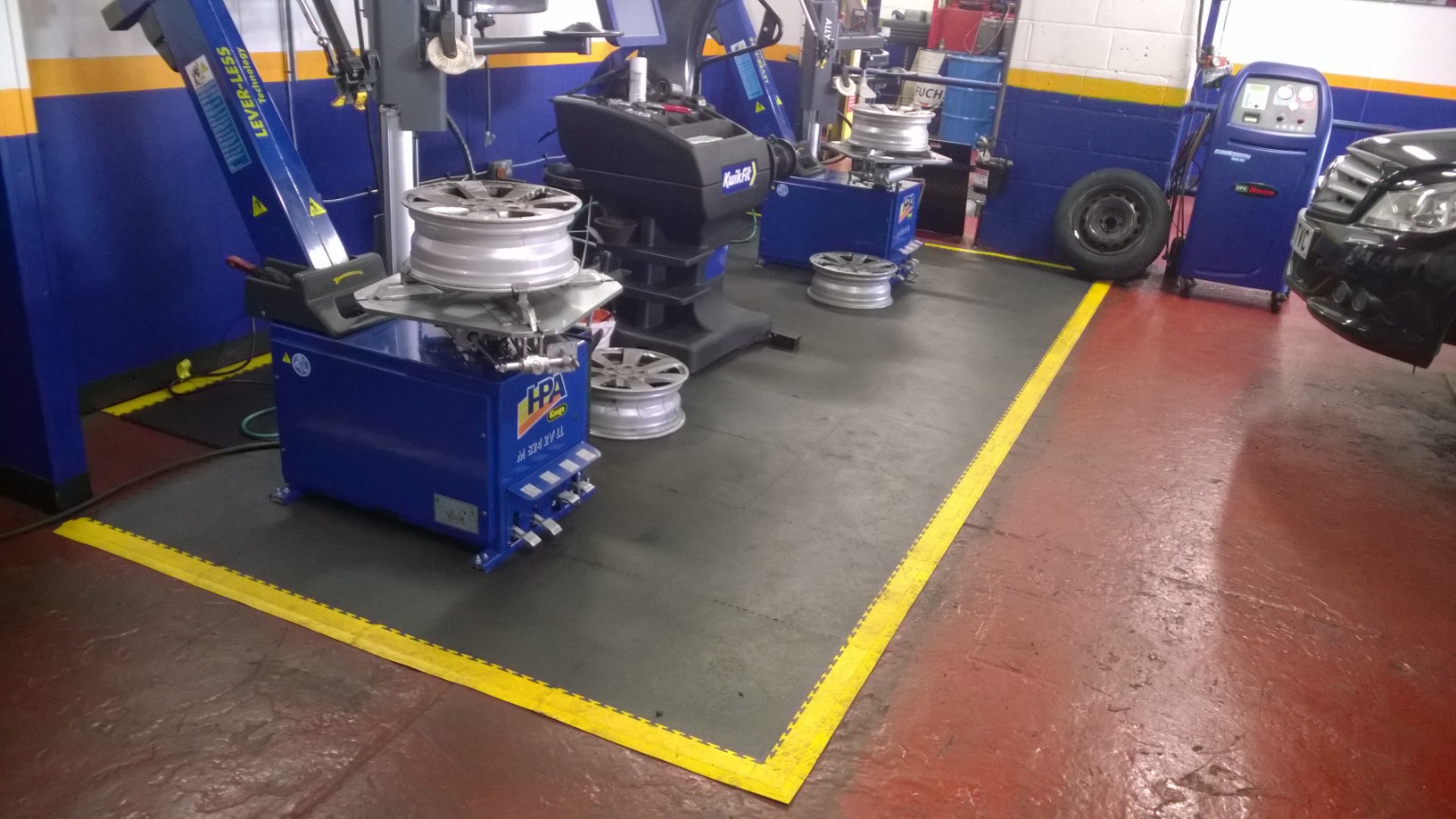 Winton Flooring win Kwik Fit contract with Ecotile - Ecotile